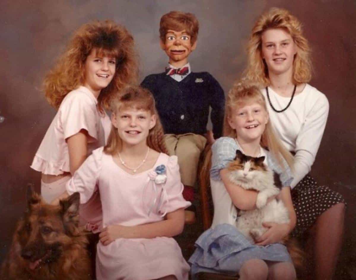 17 Inappropriate Family Photos That Will Make You Cringe