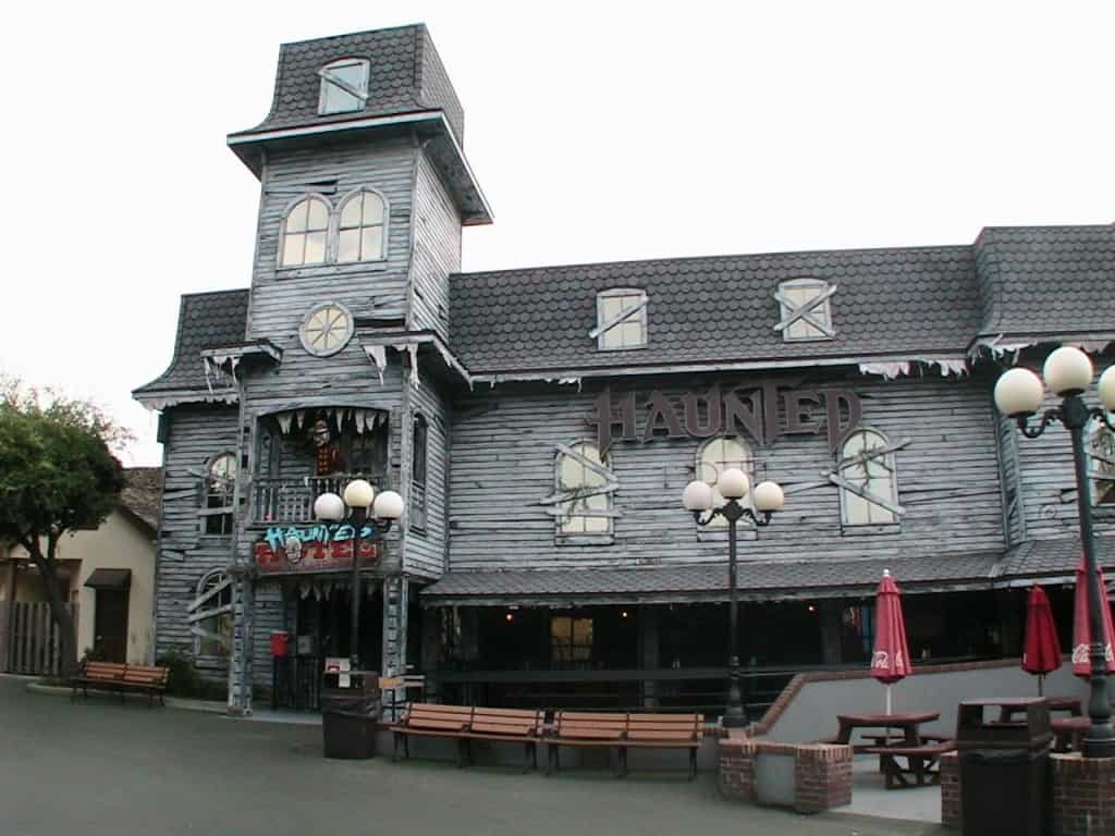 10 Of The Most Haunted Hotels In The World